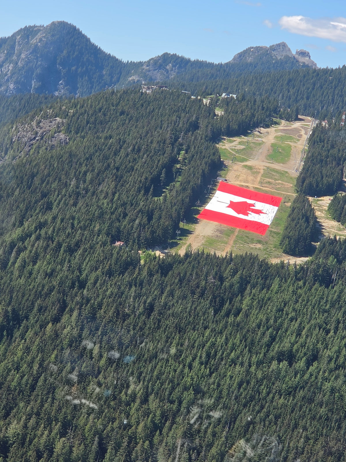 Hanging History: How We Put the World’s Largest Canadian Flag on Grous ...